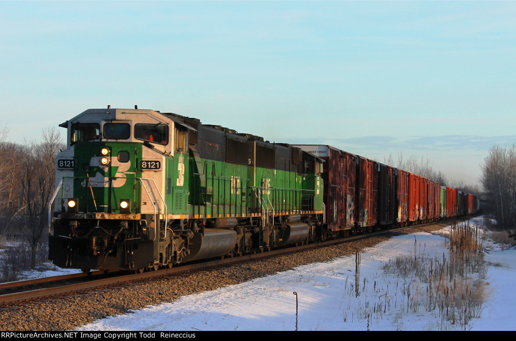 BNSF 8121